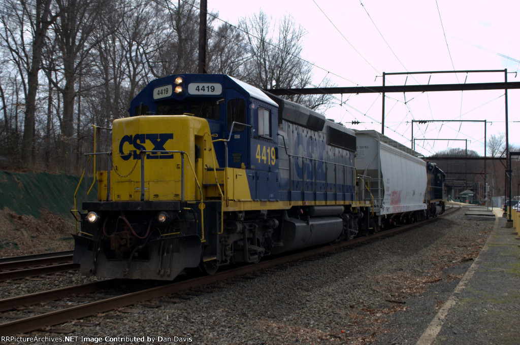 CSX GP40-2 4419 leads C770-08